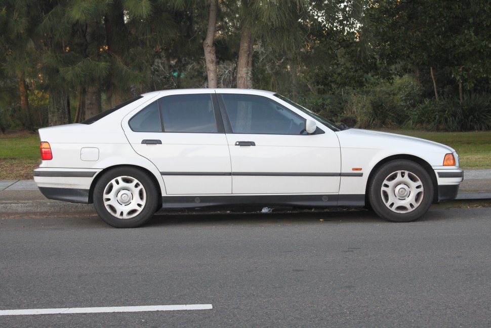 BMW 3 Series Sedan (E36) 320i (150 Hp)